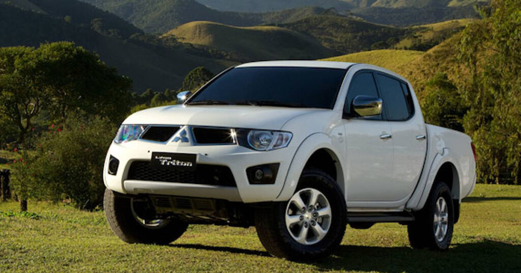 Linha Mitsubishi L200 completa 42 anos de história como referência em picape 4x4